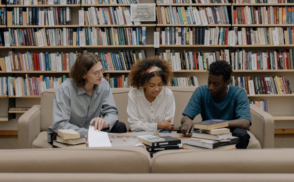 23 Communication Skills & Strengths: Types, How To and Examples