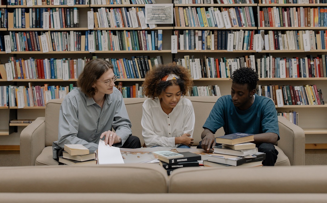 23 Communication Skills & Strengths: Types, How To and Examples