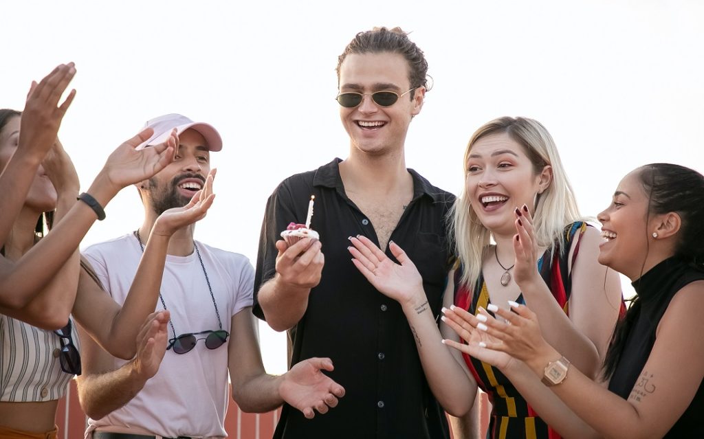 Extrovert: Meaning, Types, Signs, Positive & Negative Traits