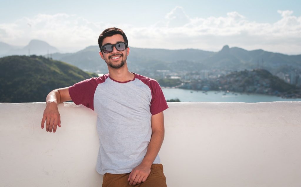 Extrovert: Meaning, Types, Signs, Positive & Negative Traits