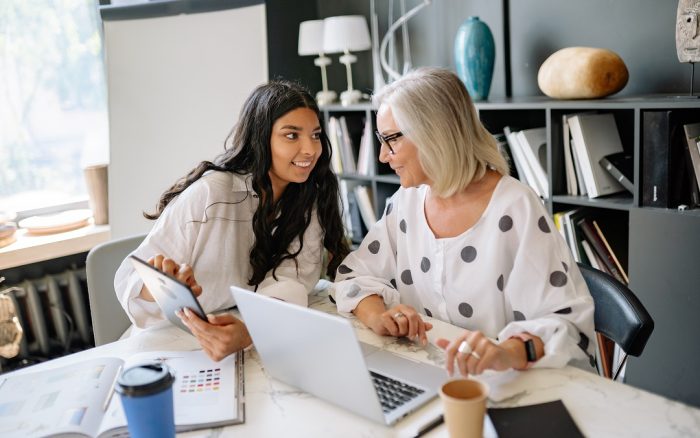 What is Employee Experience (EX)? Strategies & Examples